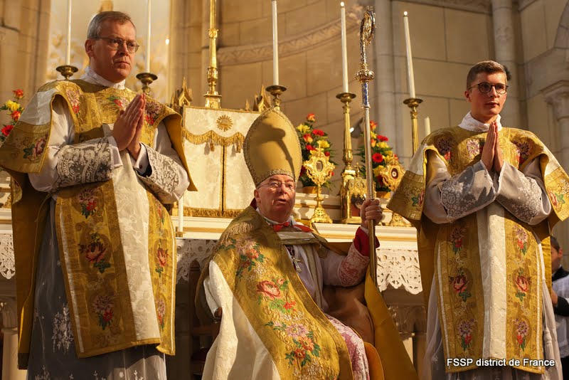 TradiNews: [FSSP] Le Nonce apostolique confirme à Fontainebleau