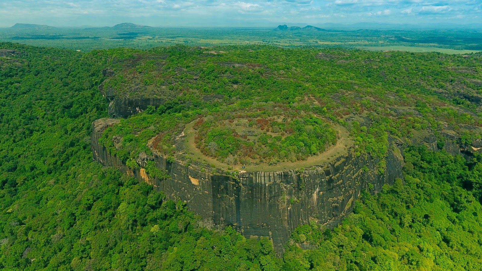 В Шри-Ланке найден древний космодром? Гора Данигала, подарившая учёным ...