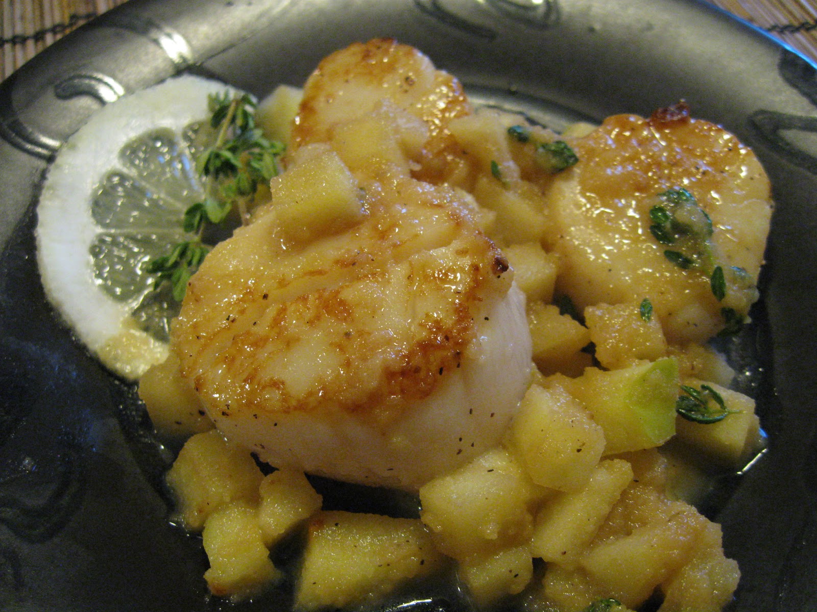 Carpe Cibus: Seared Scallops with Apple Pan Sauce