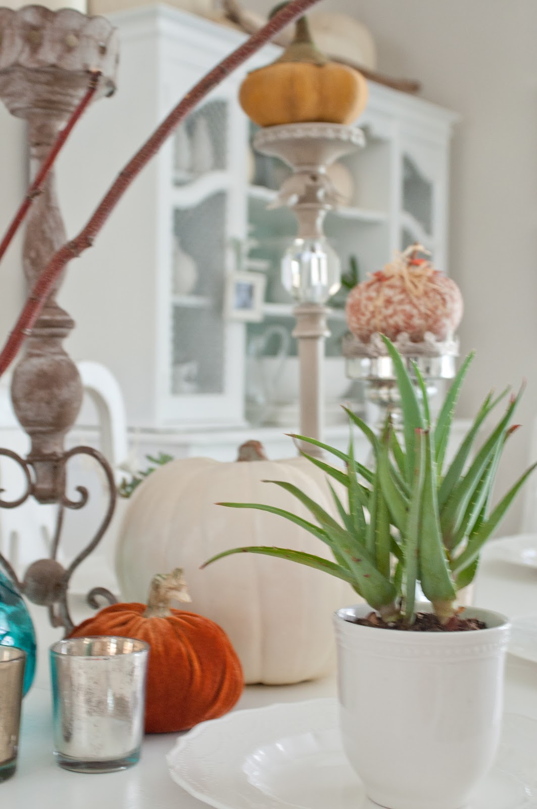Domestic Fashionista: Colorful and Whimsical Fall Inspired Tablescape
