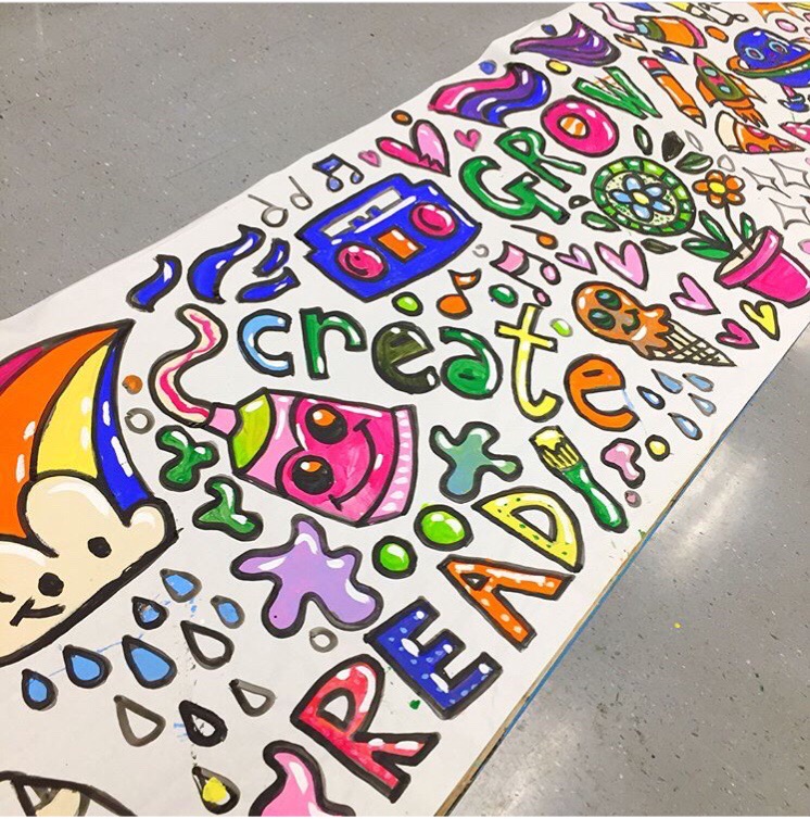 Cassie Stephens: In the Art Room: A Giant Painting Banner for Field Day!