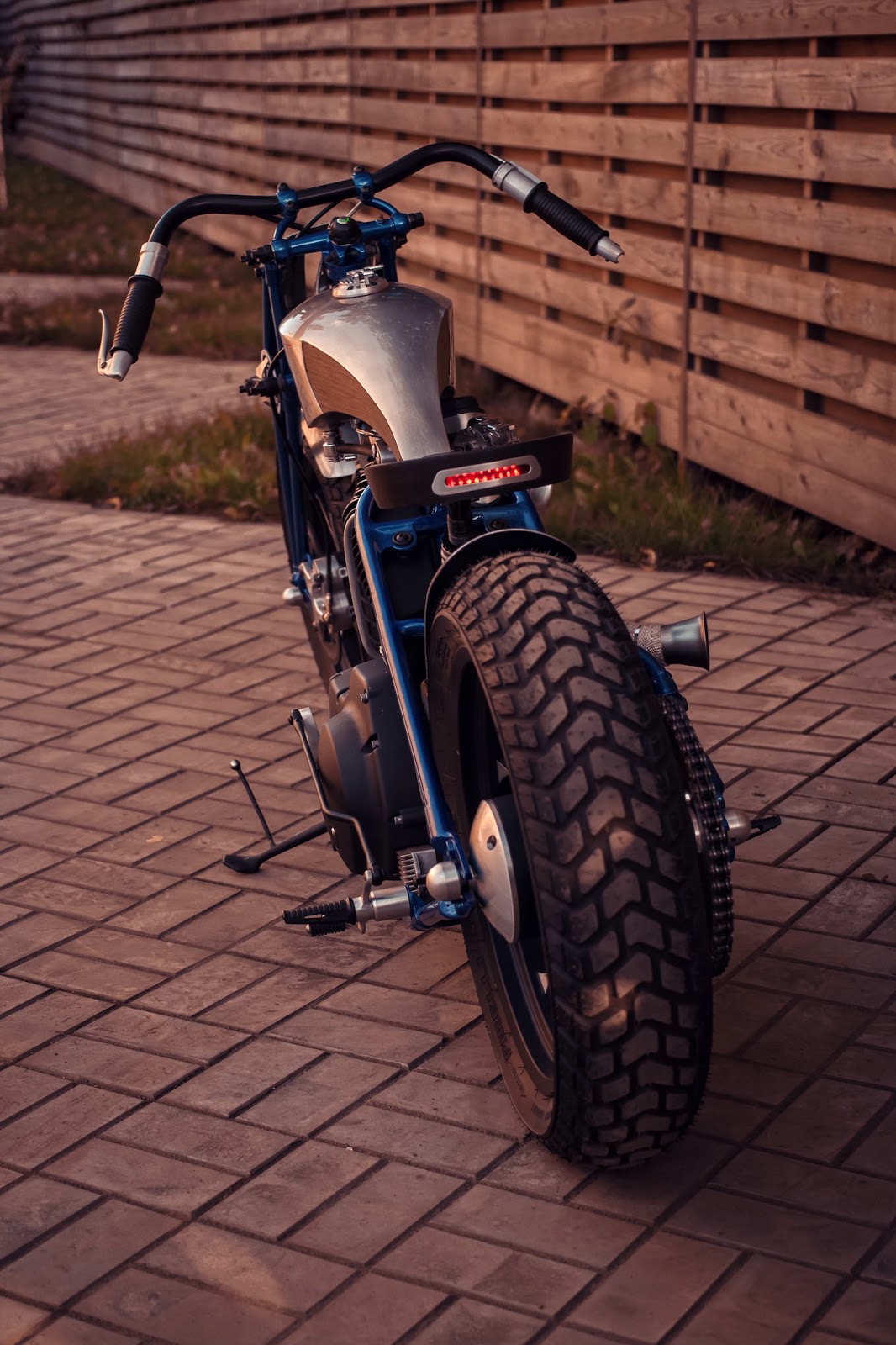 Ivan's Blast - Inazuma café racer