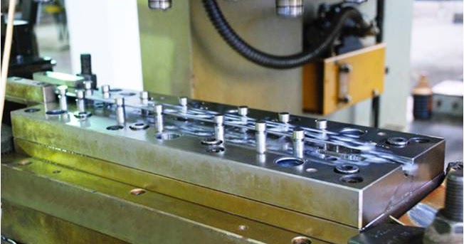 Sino Ample MFG : Progressive Die stamping