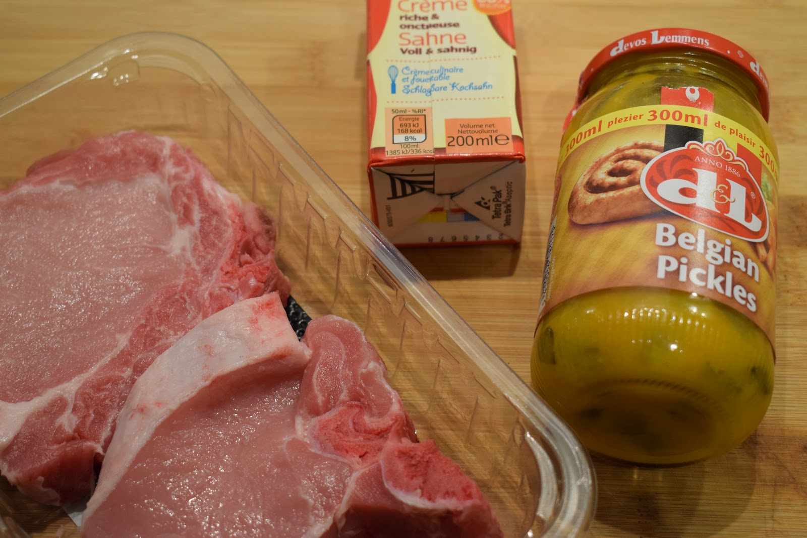 Varkenskoteletjes met picklessaus - Porc chops with piccalilly sauce