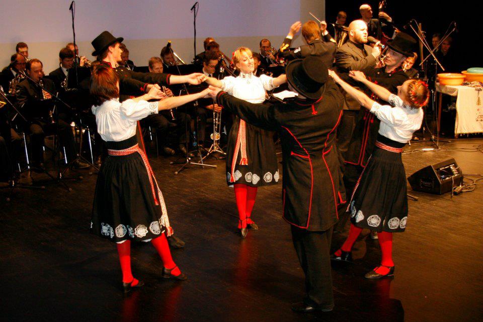 Lee Reinula ateljee: Koidula, Mulgi kuub ja rahvatants