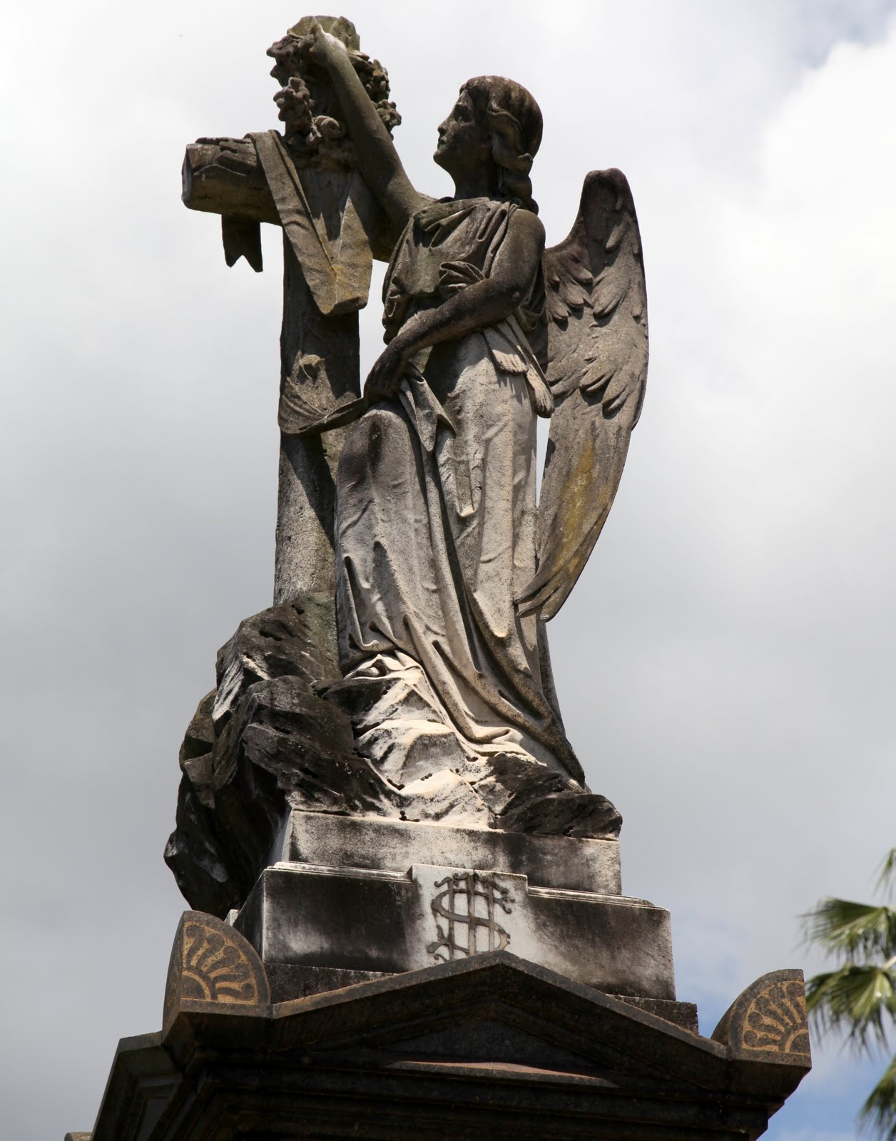 Thru my Sydney Eye: Taphophile Tragics #1 - The monumental mason