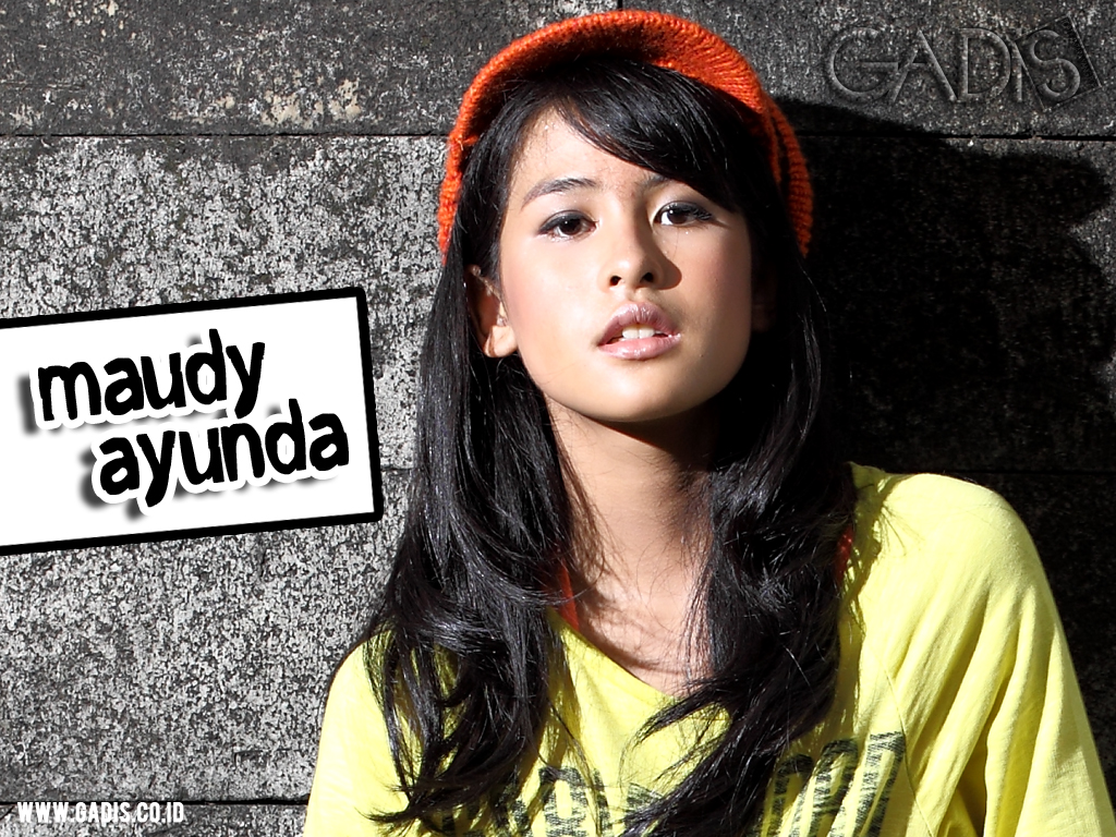 Profi dan Foto Artis Maudy Ayunda ~ Yang Terselubung