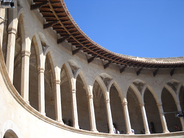 Castelul Bellver si o priveliste minunata ~ Aripile lui Rafael