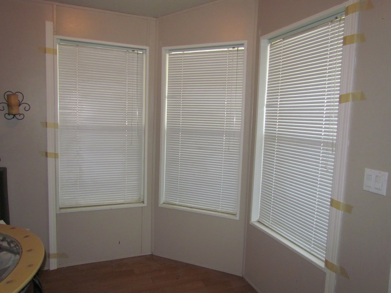 Bungalow Noir: Design Crimes - Bay Window Molding Fake Out