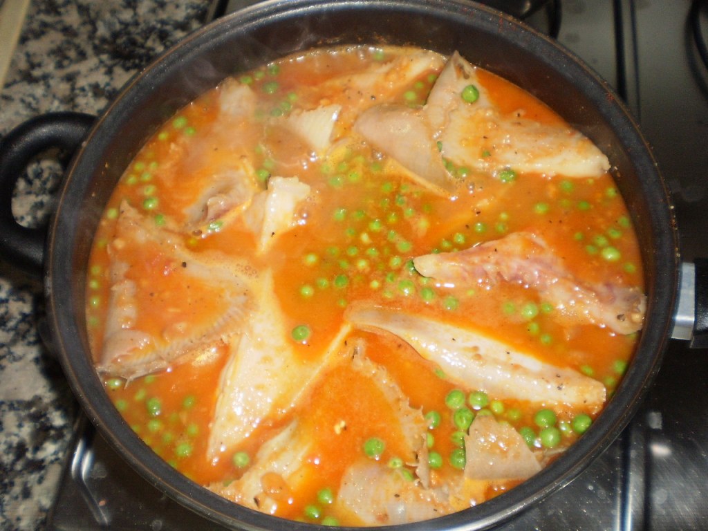 COCINA SIN TONTERIAS: Raya en salsa de picada