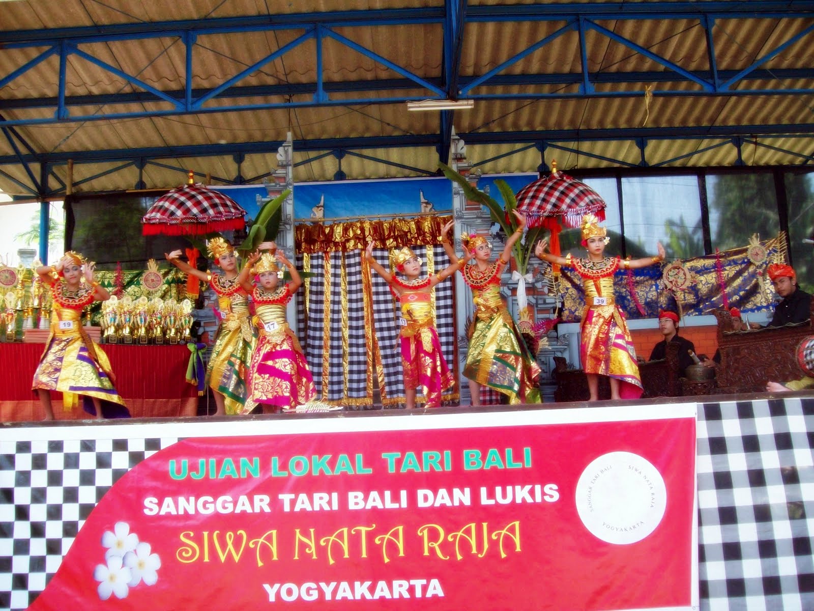 Rr Sari Nastiti: Tari Bali PANJI SEMIRANG (ujian SIWA NATA RAJA)