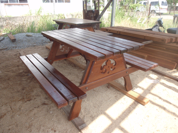 WAKAF KAYU: MEJA KERUSI TAMAN-PICNIC TABLE