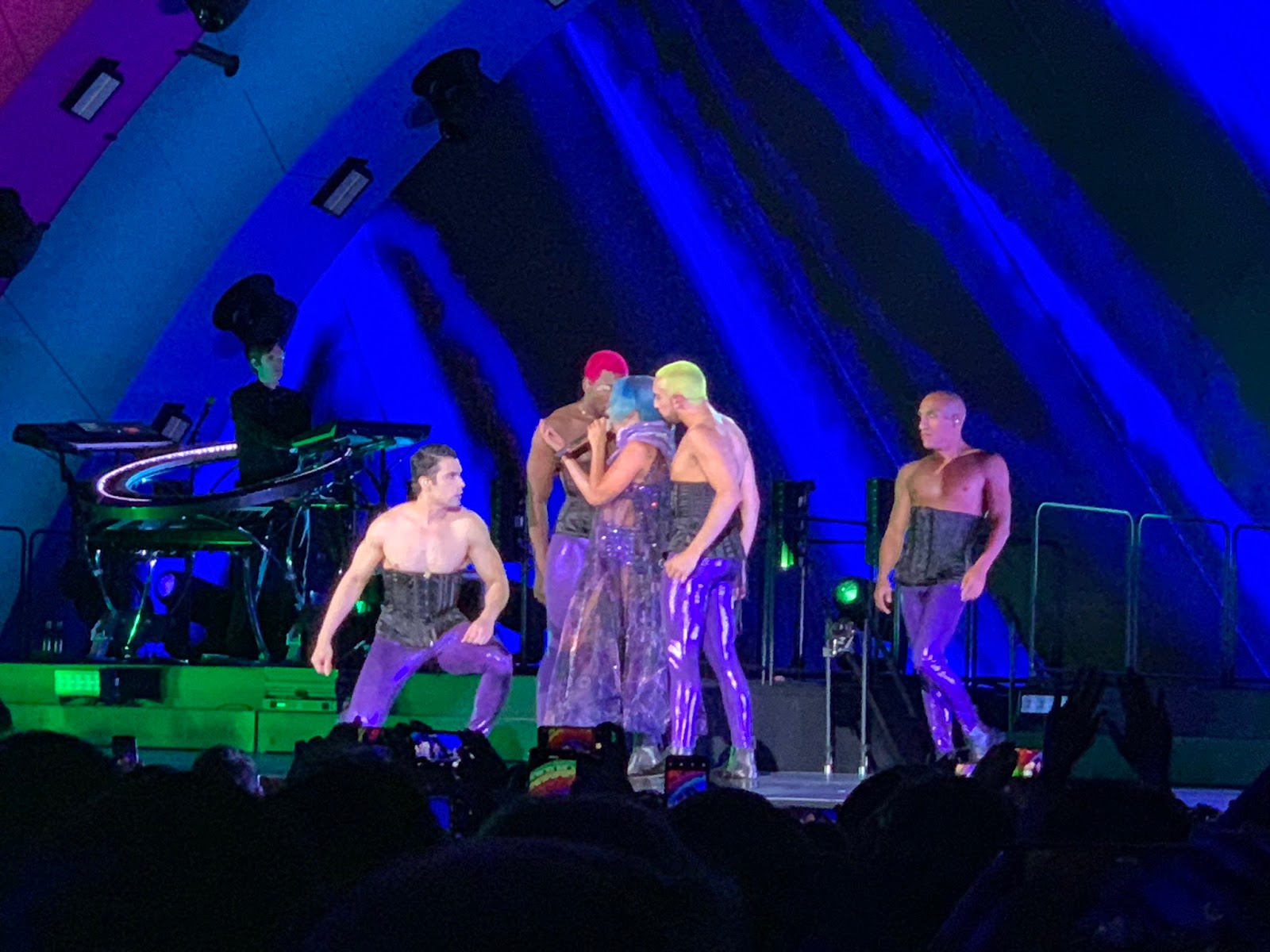 FOTOS/VIDEOS: ENIGMA - Live at the Apple Park in Cupertino, California ...