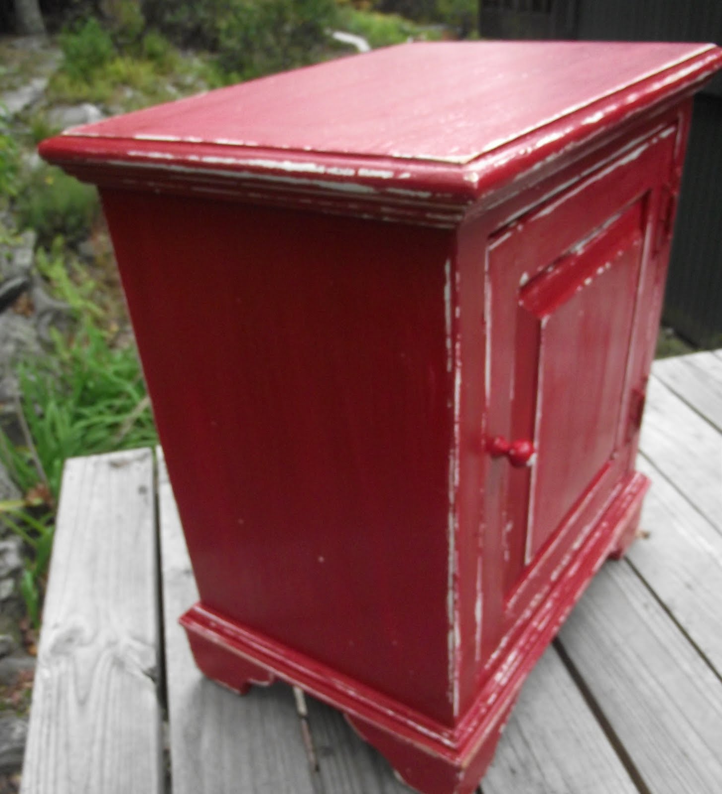 Serendipity Chic Design: The little red table