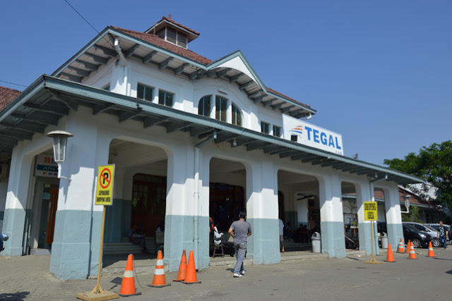 Stasiun Tegal - THE COLOUR OF INDONESIA