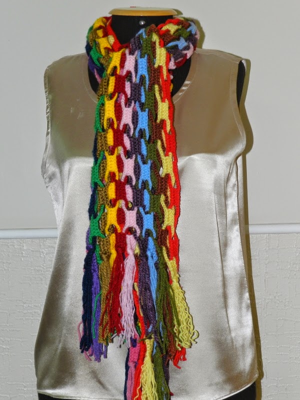 Luz Weber: Cachecol colorido de crochê