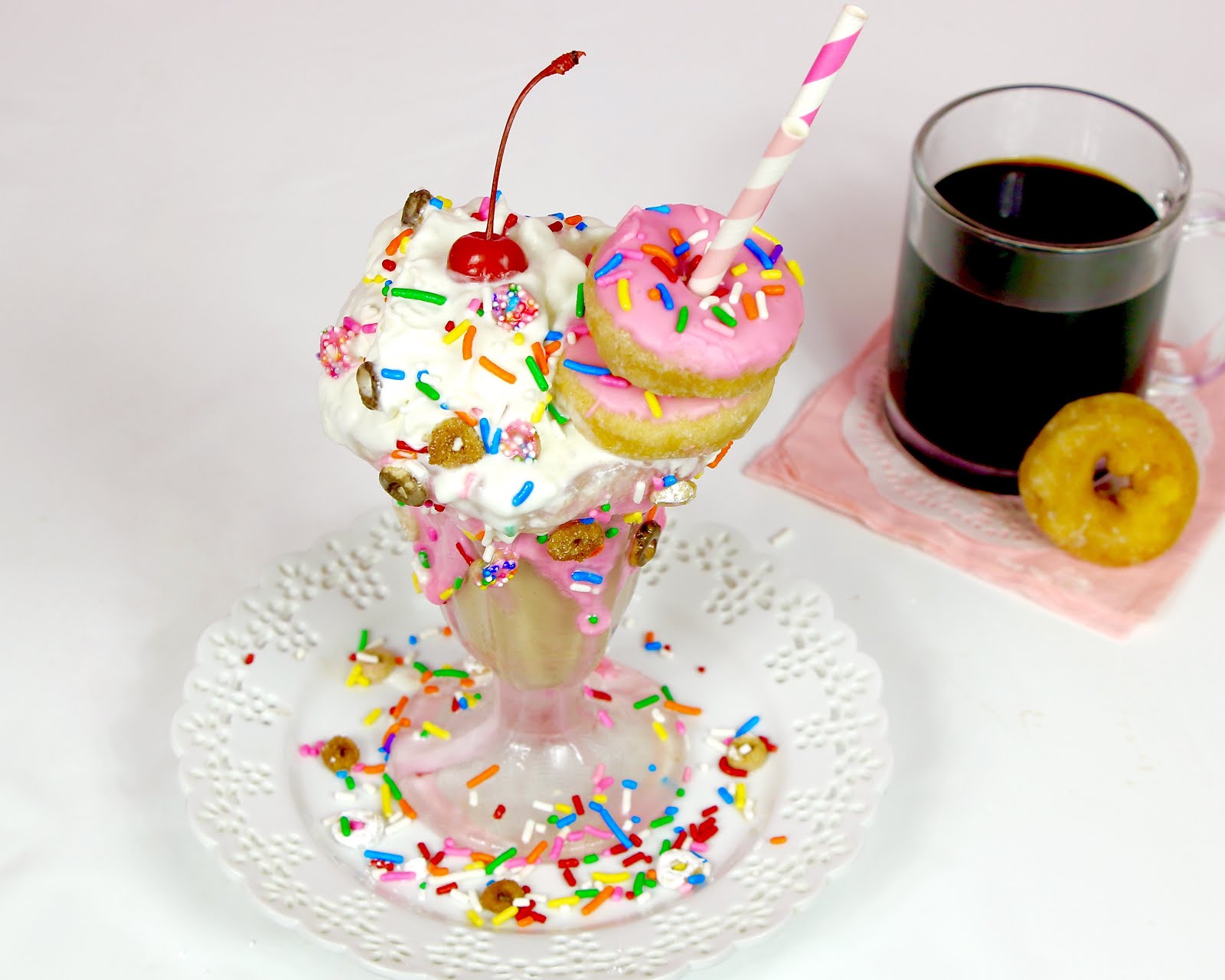 {VIDEO} Coffee and Donuts Milkshake - The Lindsay Ann