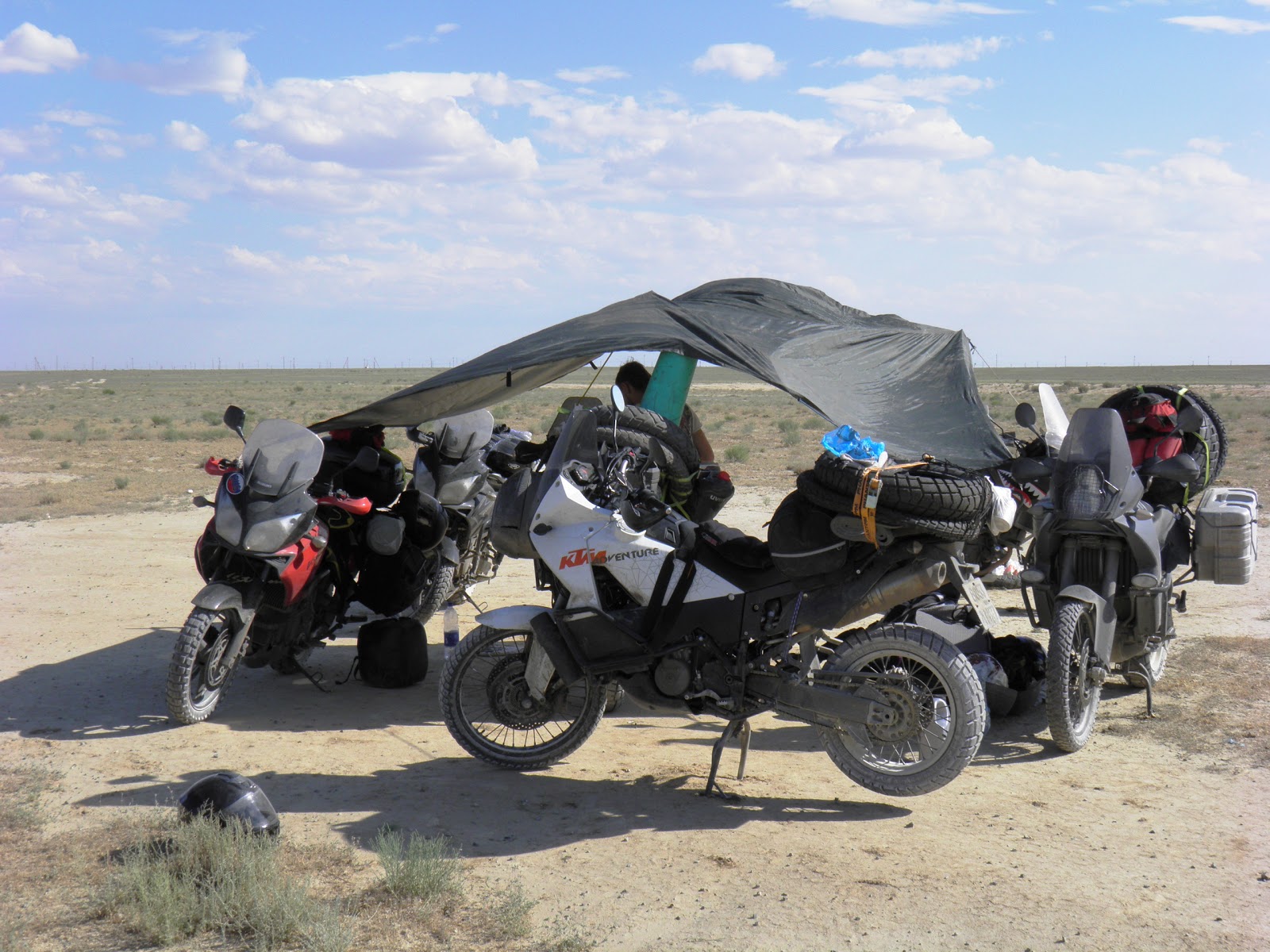 Round the world bike ride: The Karakalpakstan Desert - Beyneu to ...