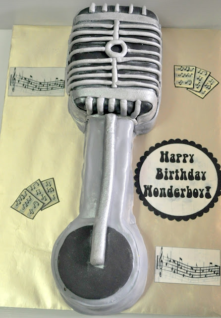 Izah's Kitchen: Old School Microphone theme cake