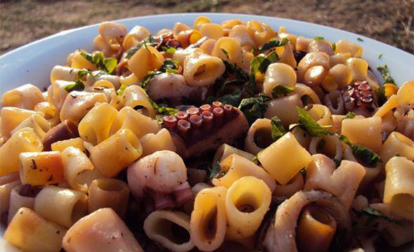 KuzhinaIme.al: Oktapod me makarona ( Receta e derguar nga Sajmira )