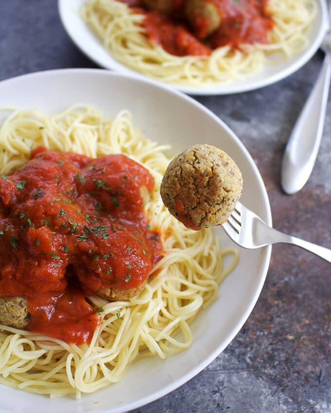 EASY VEGAN MEATBALLS USING CHICKPEAS