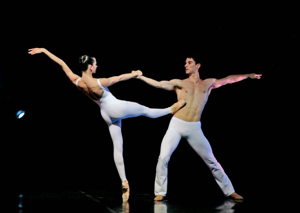 Shirtless Freedom: Dance