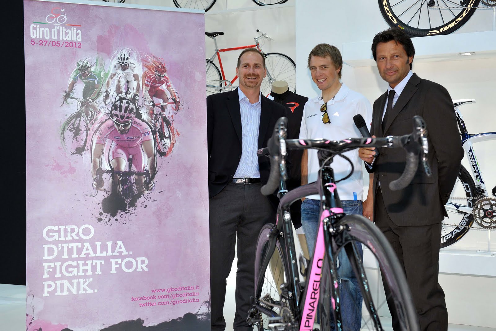 ITALIAN CYCLING JOURNAL: The Giro d'Italia Meets the Pinarello Family