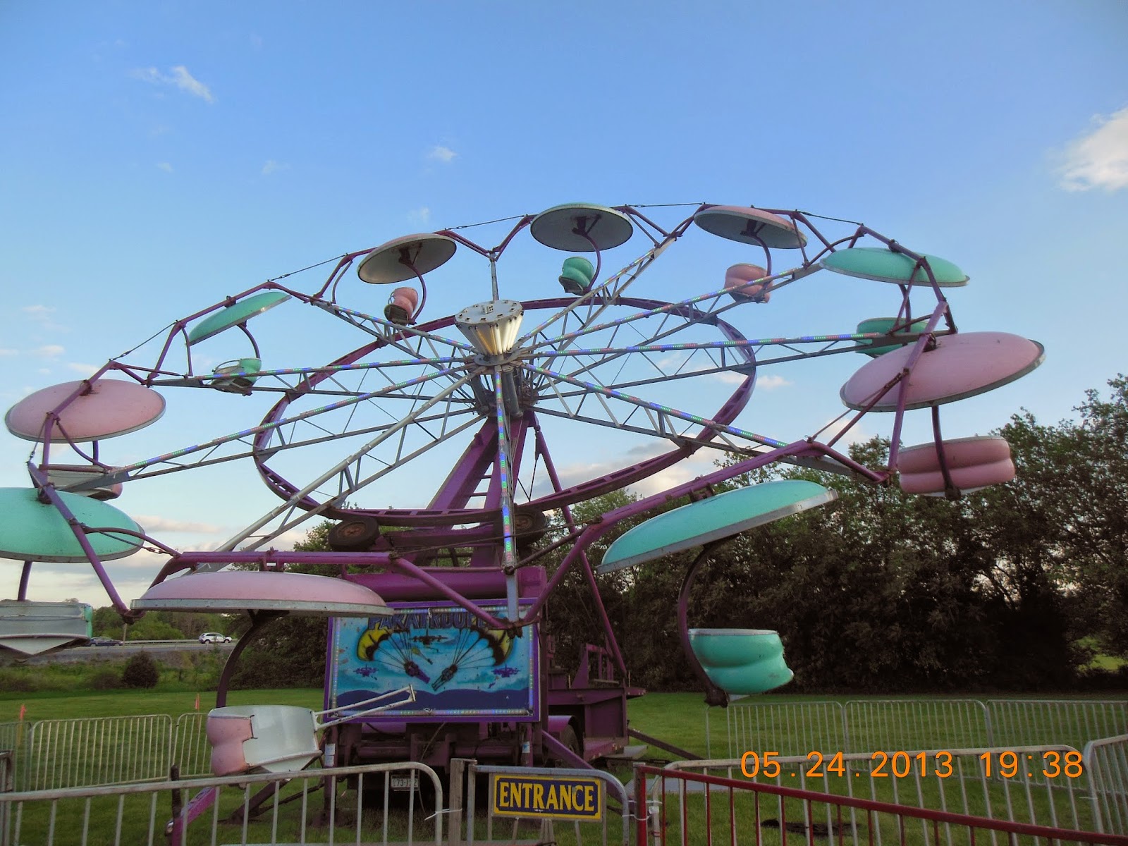 Shenandoah Shows knex carnival rides ™: The paratrooper