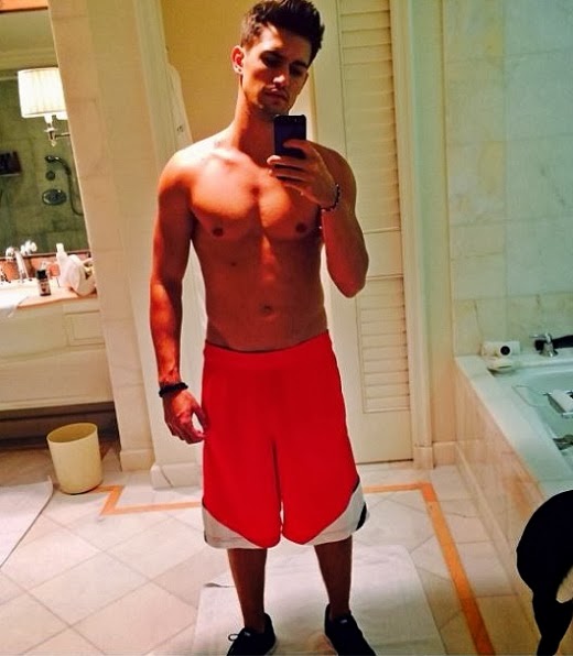 VJBrendan.com: Yes Please... Asher Monroe