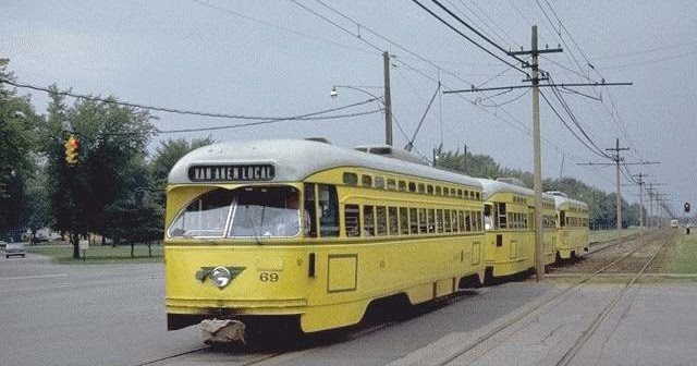 Eddie's Rail Fan Page: A three car train of streamlined PCC electric ...
