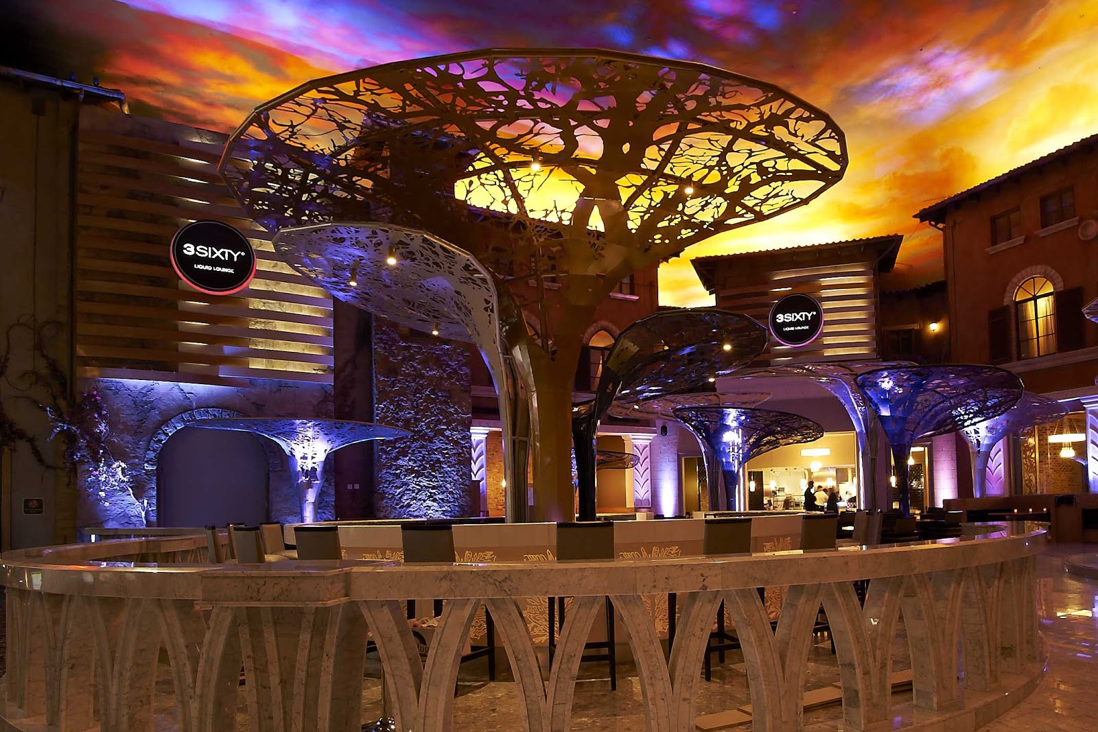 Q-riouser & Q-riouser: 3SIXTY˚ Liquid Lounge