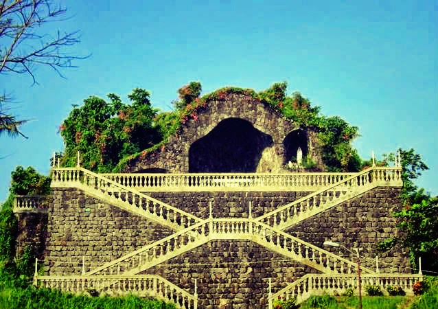 Iriga City: Lourdes Grotto