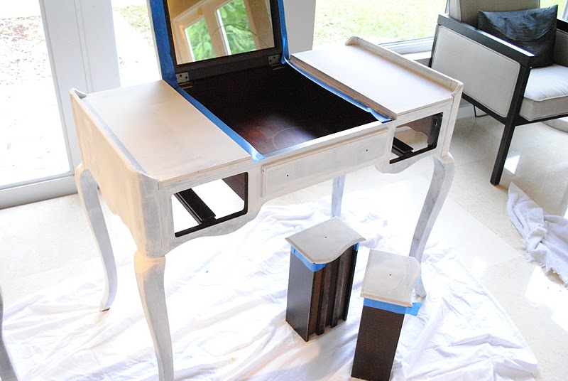 jandjhome: Painted Vanity Table