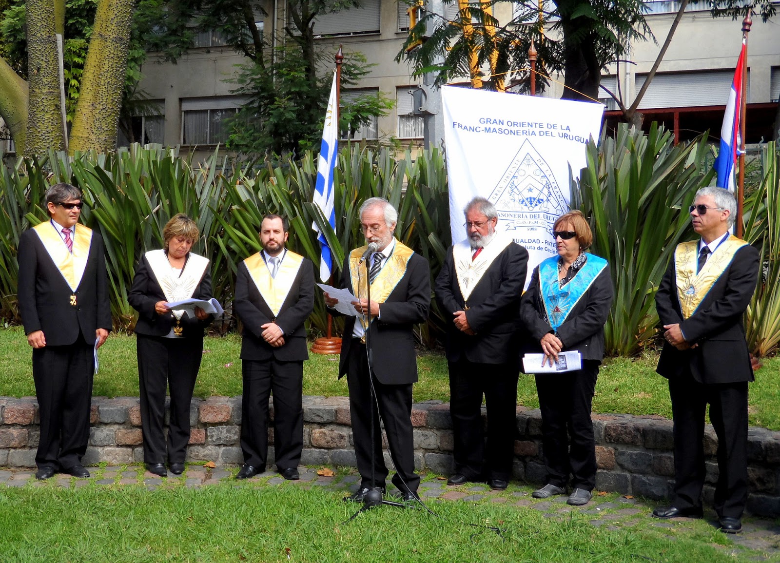 Entre Columnas: Homenaje de la Francmasonería en el Bicentenario de las ...