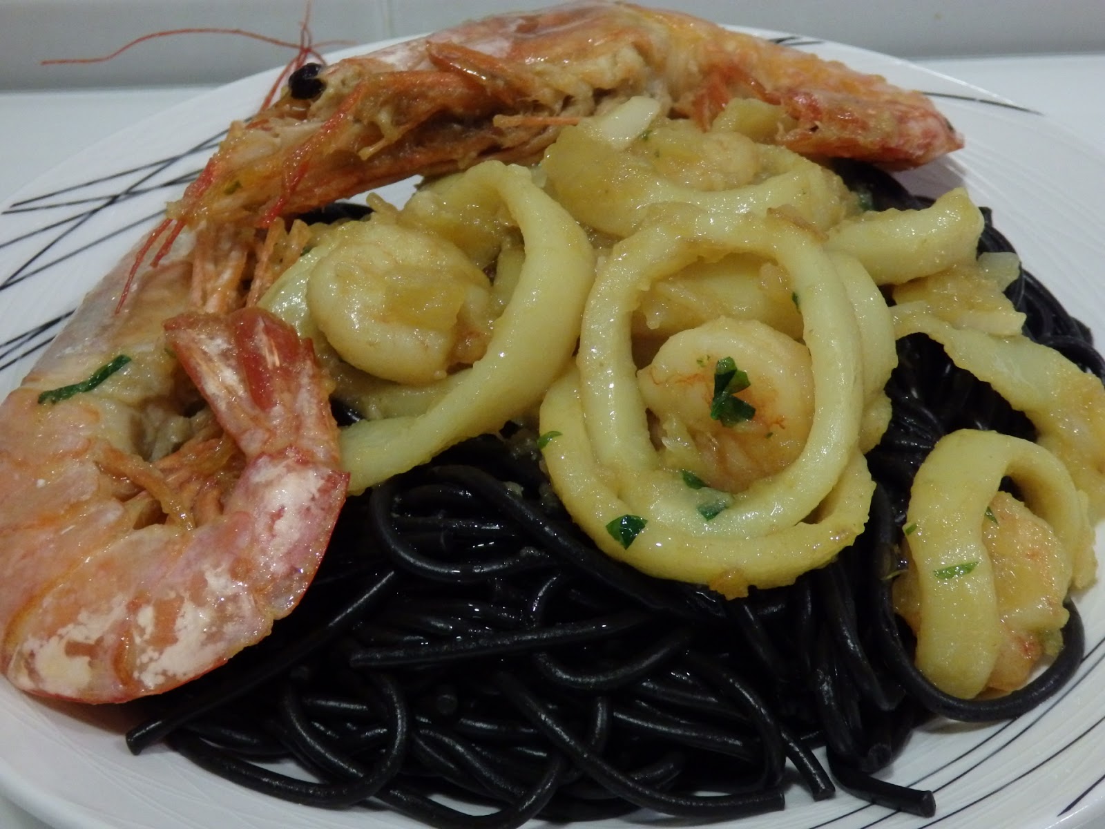 OSUKAA IS COOKING: SPAGHETTI AL NERO DI SEPIA CON GAMBAS Y CALAMARES ...