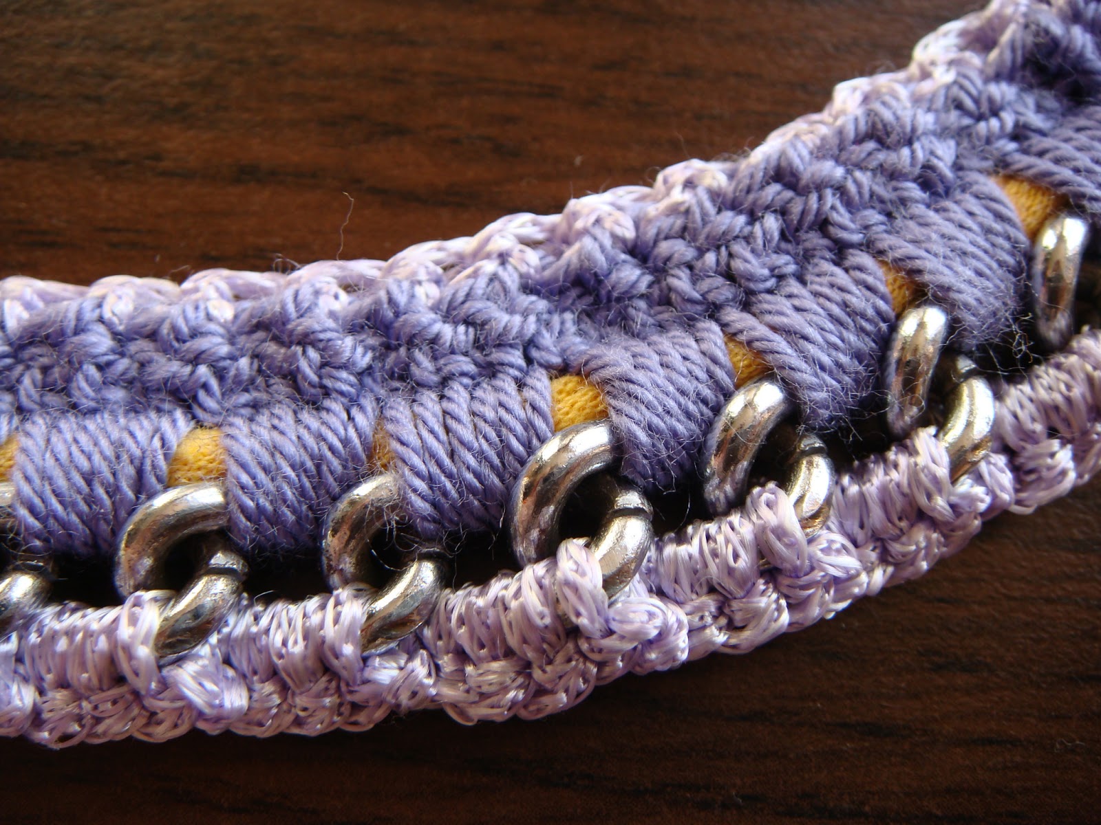 Forme si culori: Colier-guler crosetat - 30 lei