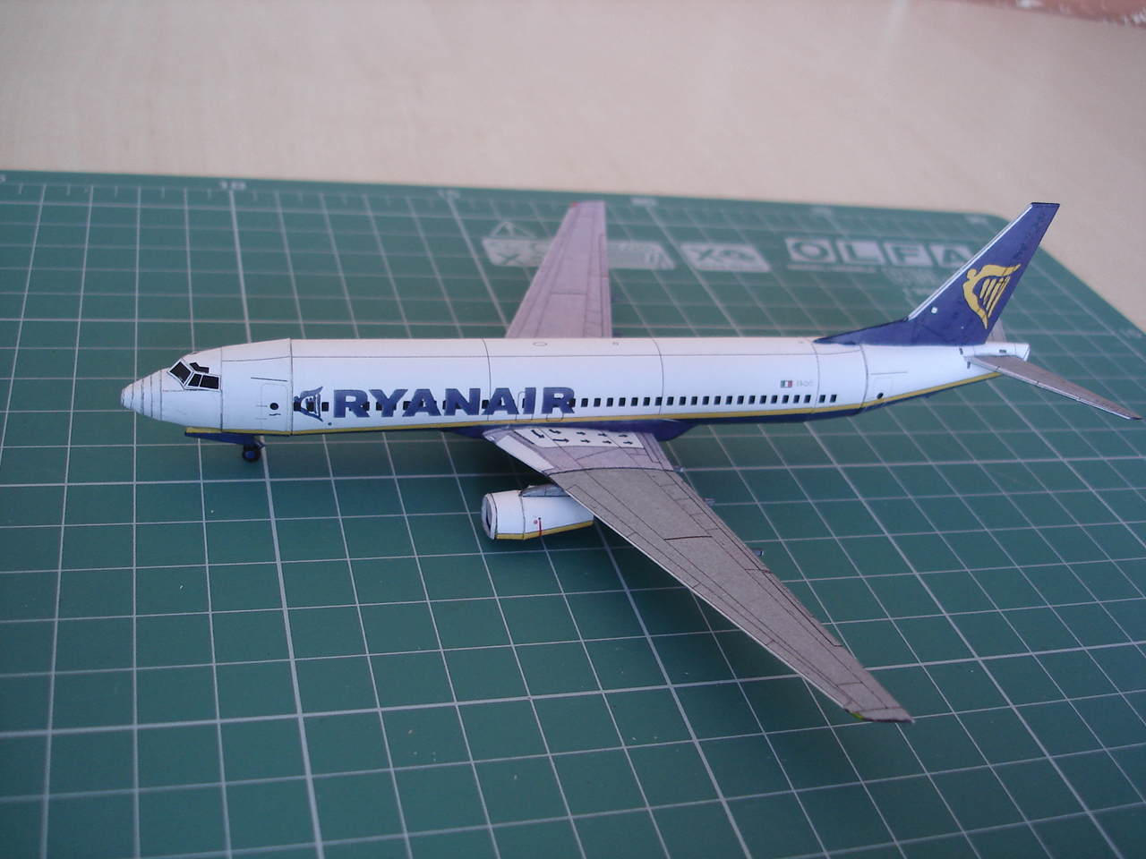 papierove-modely: Boeing 737-800 Ryanair