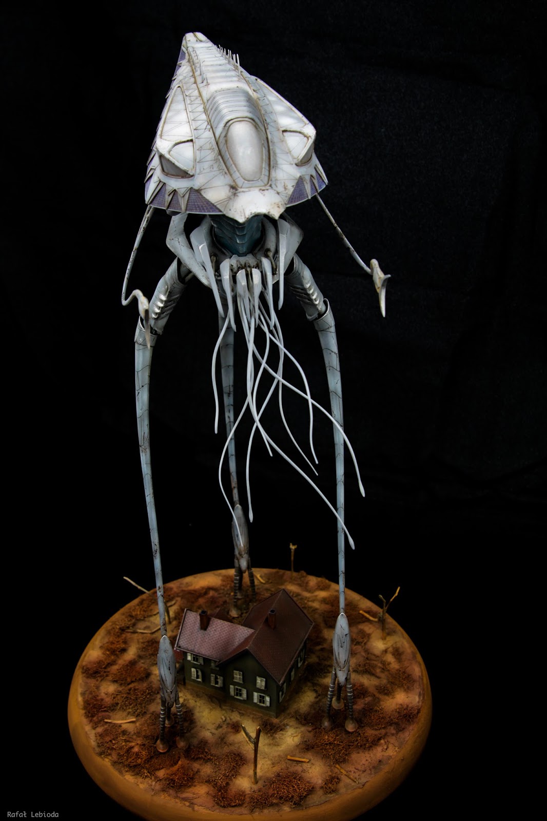 MODEL SECTOR: ALIEN TRIPOD ("War of the Worlds")