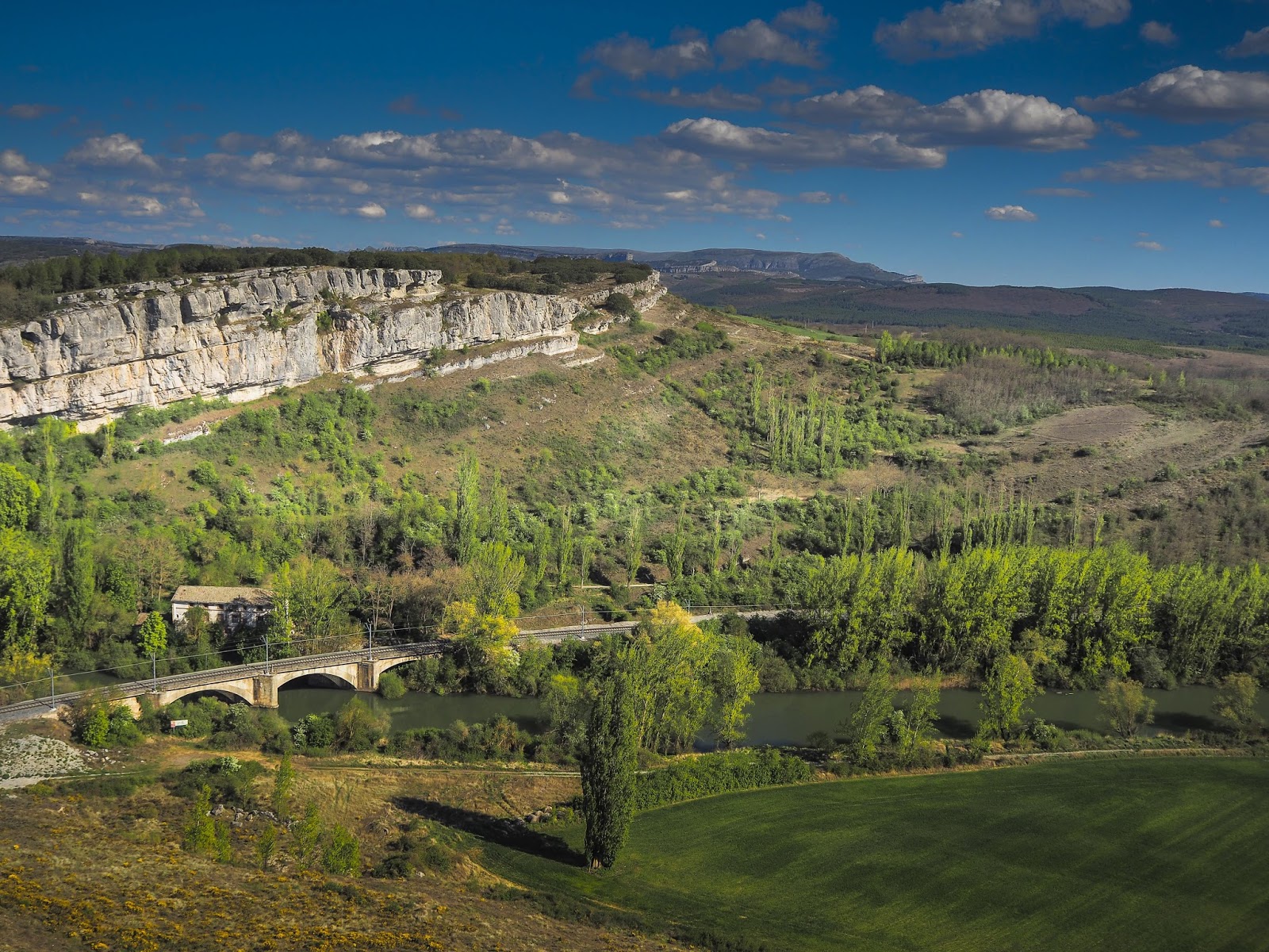 .: PASEILLOS NORDIK 9: VALORIA DE AGUILAR, CASTRO MONTE CILDA, CAÑON DE ...