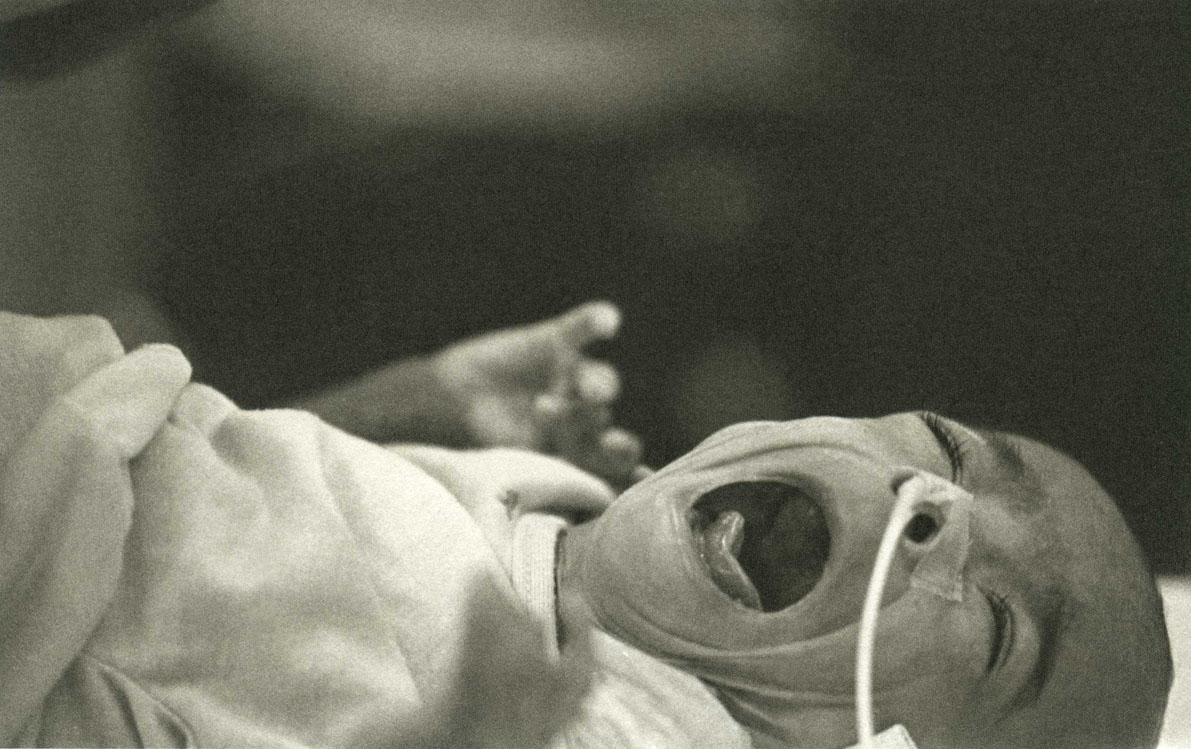 elrectanguloenlamano: TRACY, A DYING CHILD IS BORN. A PHOTOGRAPHIC ...