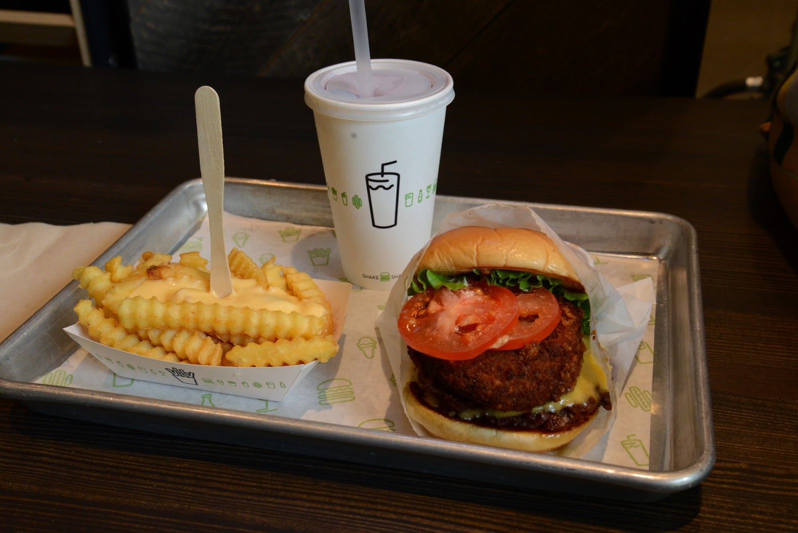 50 Hours in Tokyo: Shake and Shack in Line | Joie de Vivre - Blog by g4gary