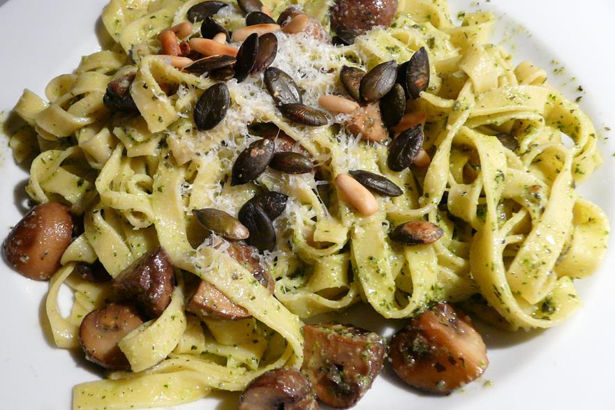 Kulinarische Welten zu Fisch- und Meeresfrucht: Pasta mit Rucolapesto ...