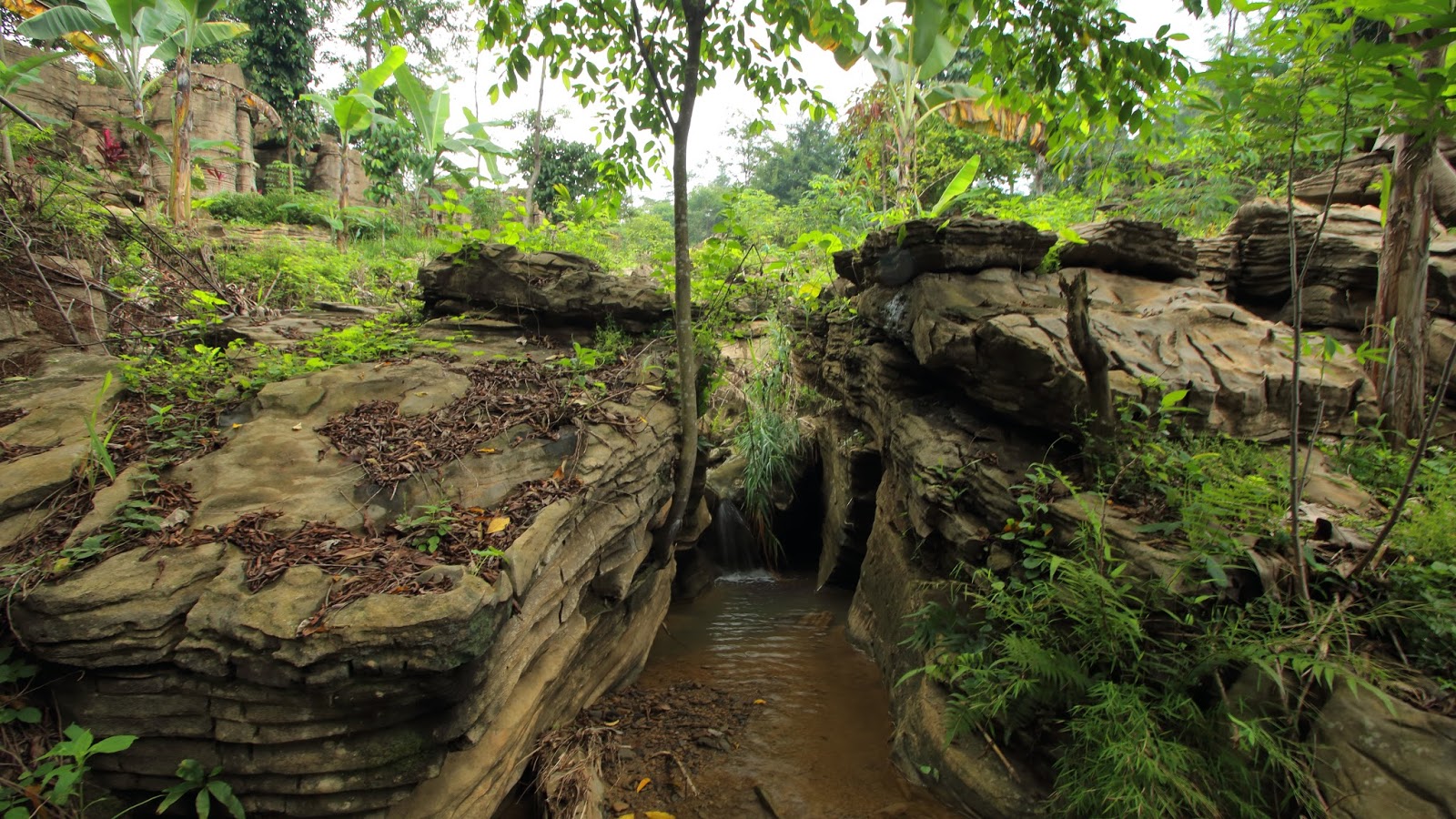 Hiking ceria ke Goa Agung Garunggang Geopark-Sentul, Bogor
