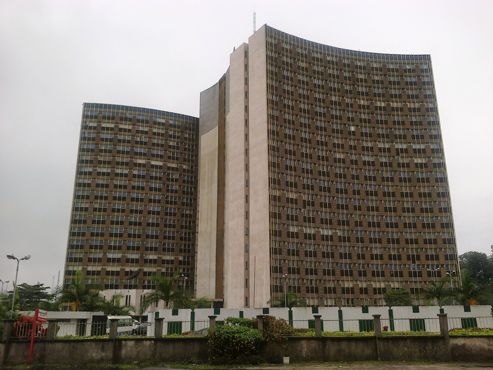 The Port Harcourt City Blog: SAD NEWS OF THE WEEK: FALLING WINDOW FRAME ...