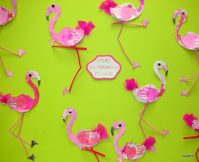 Tippytoe Crafts: Feather-Painted Flamingos