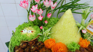 MarFel's Kitchen: Nasi Tumpeng for a friend in Singapore