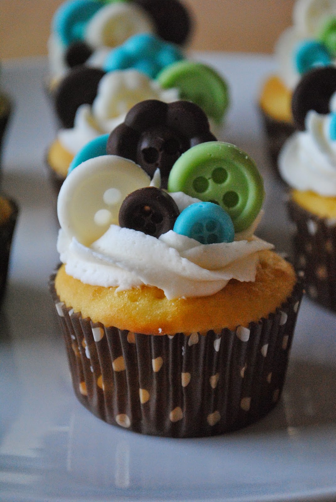 Juli Jacklin's Cupcakes: Cute as a Button