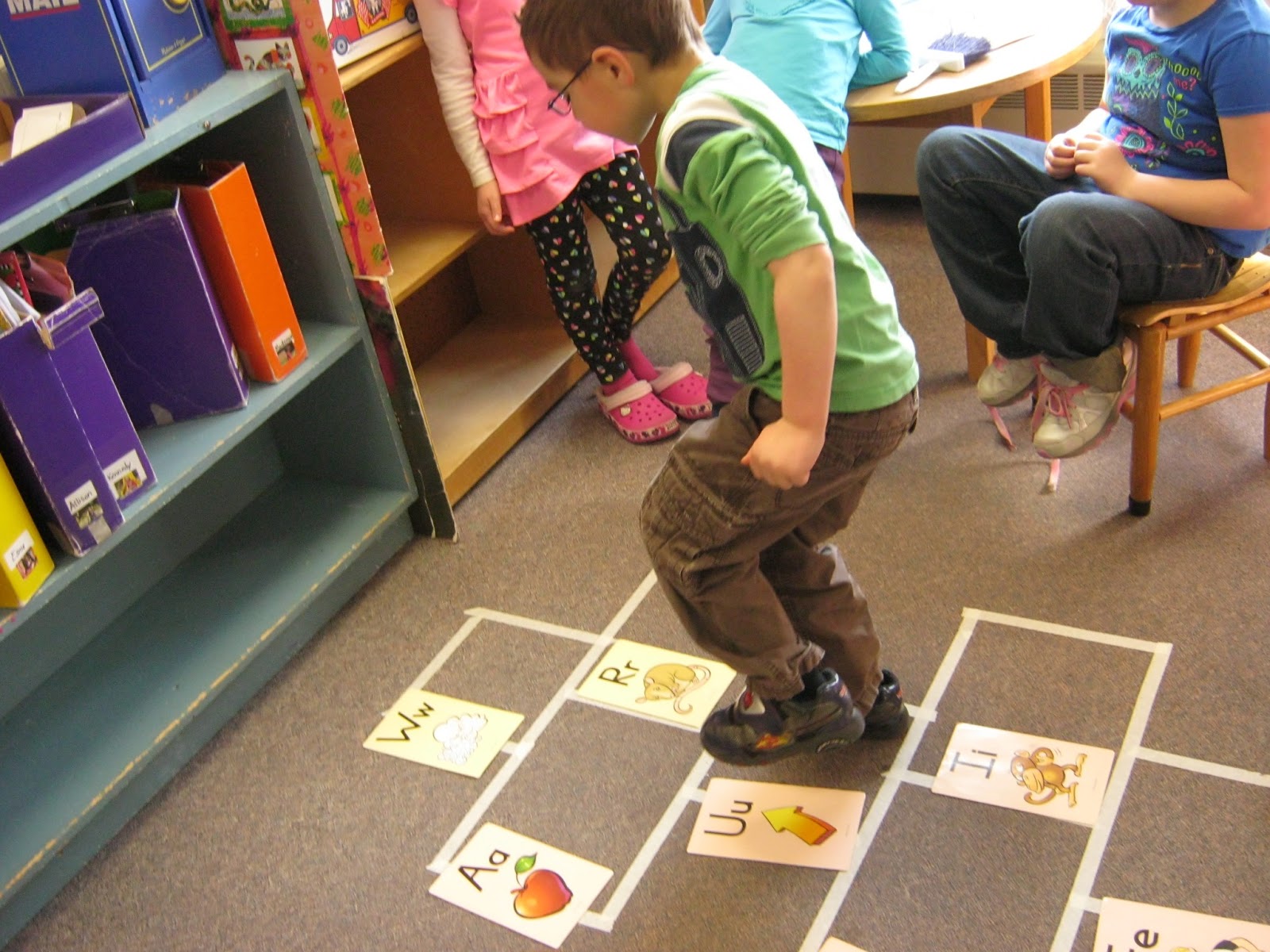Mrs. Synnott's Kindergarten: hopscotch literacy