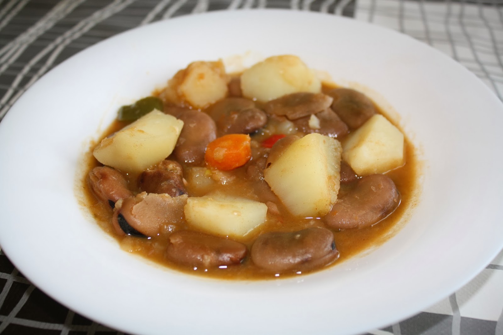 Mis consejos y recetas saludables: Guiso de Habas Secas