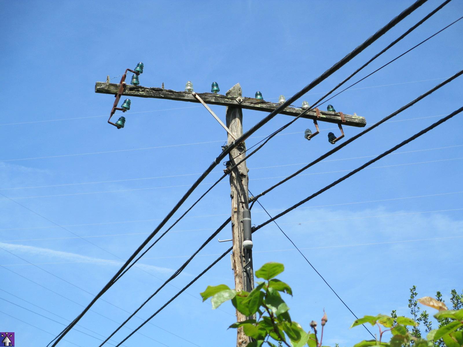 FLECH CORPORATION©: Aquellos bonitos postes telefónicos.